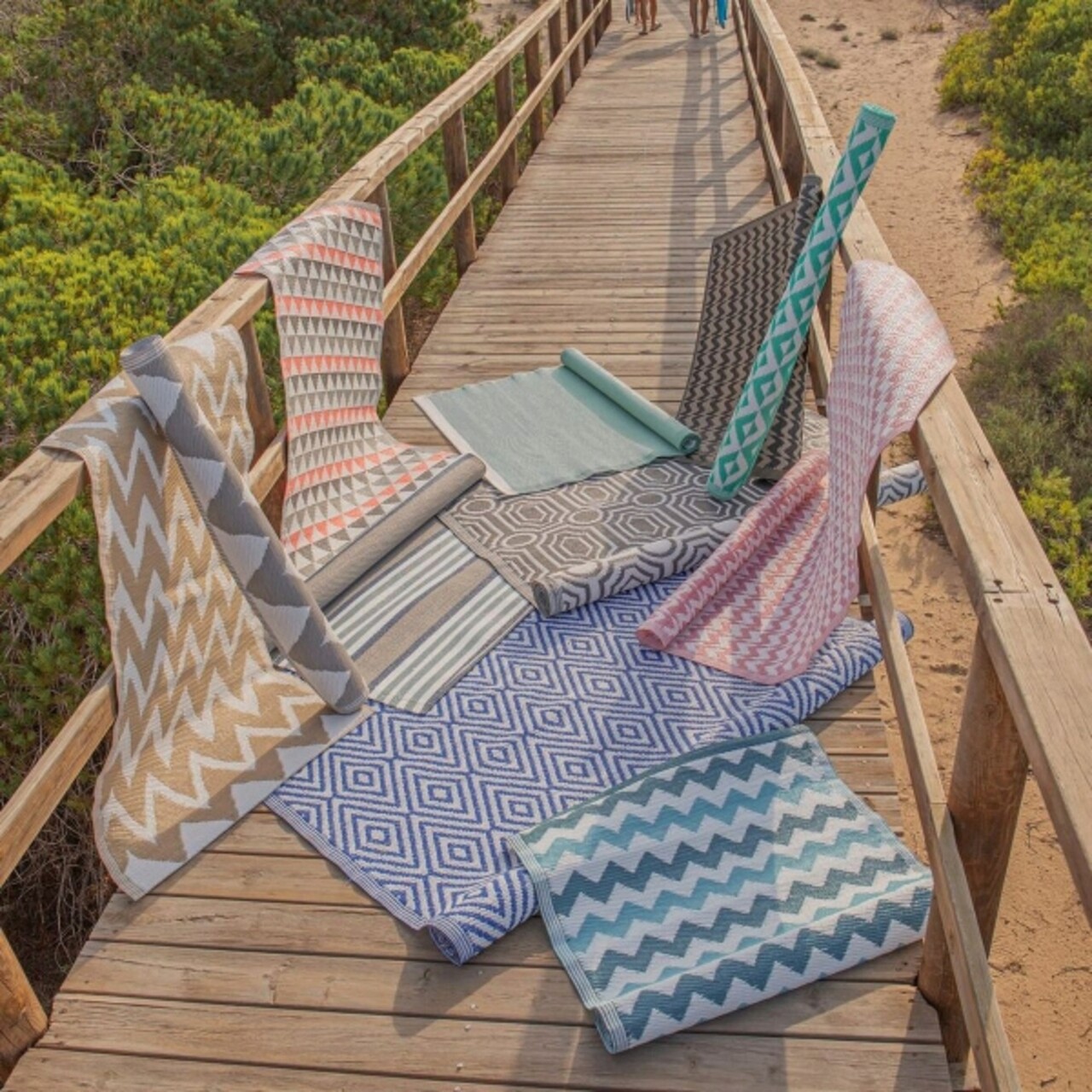 Covor de exterior Naxos, 140 x 200 cm, polipropilena, roz/alb - Mezoni