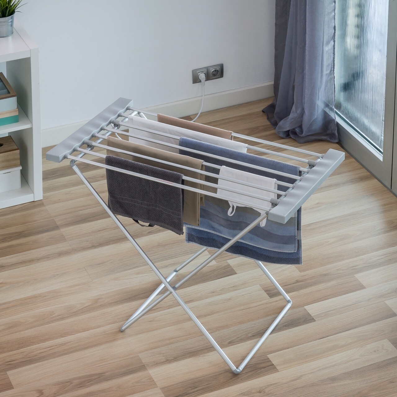 Uscator electric pentru haine InnovaGoods, pliabil, 8 bare, 120W ...